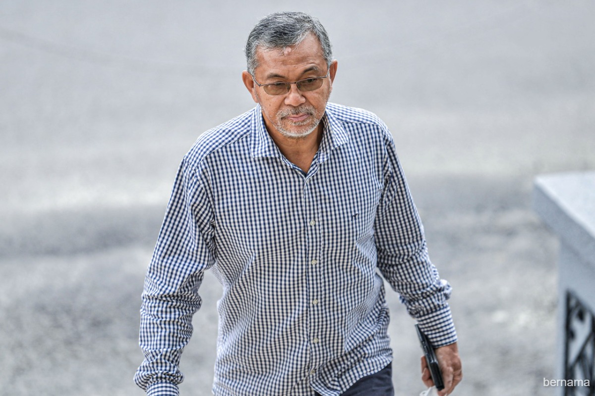 Travel company issued RM629,395 refund to ex-Perlis MB Azlan Man, court heard | KLSE Screener